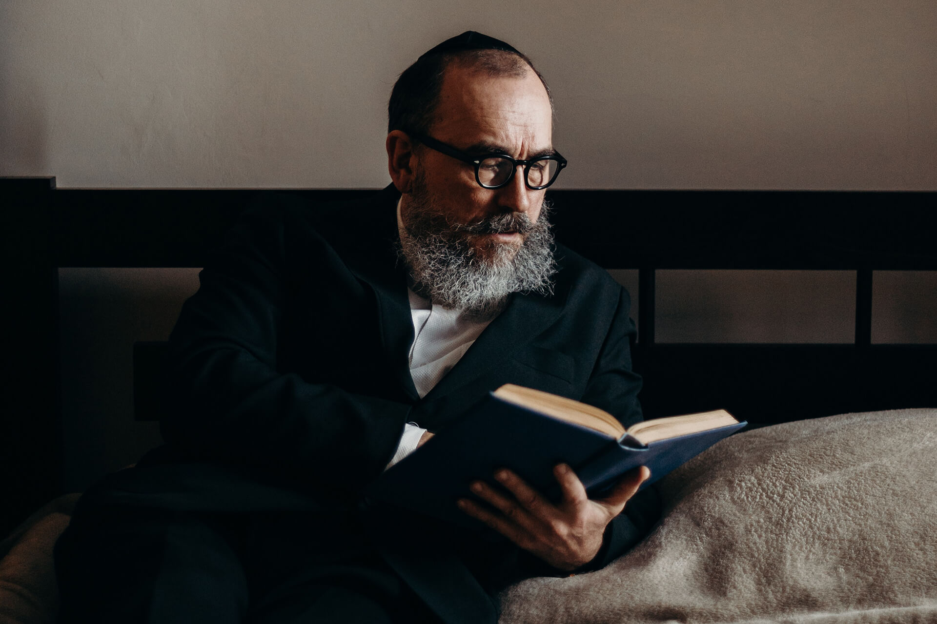 Essential Blessings and Customs for Shabbat – TBC OASIS HOUSE GHANA